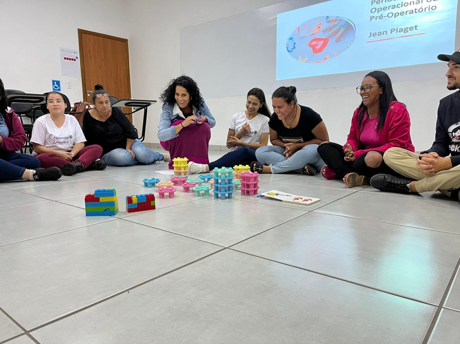 Alunos De Pedagogia Apresentam Trabalho Sobre Desenvolvimento Famef