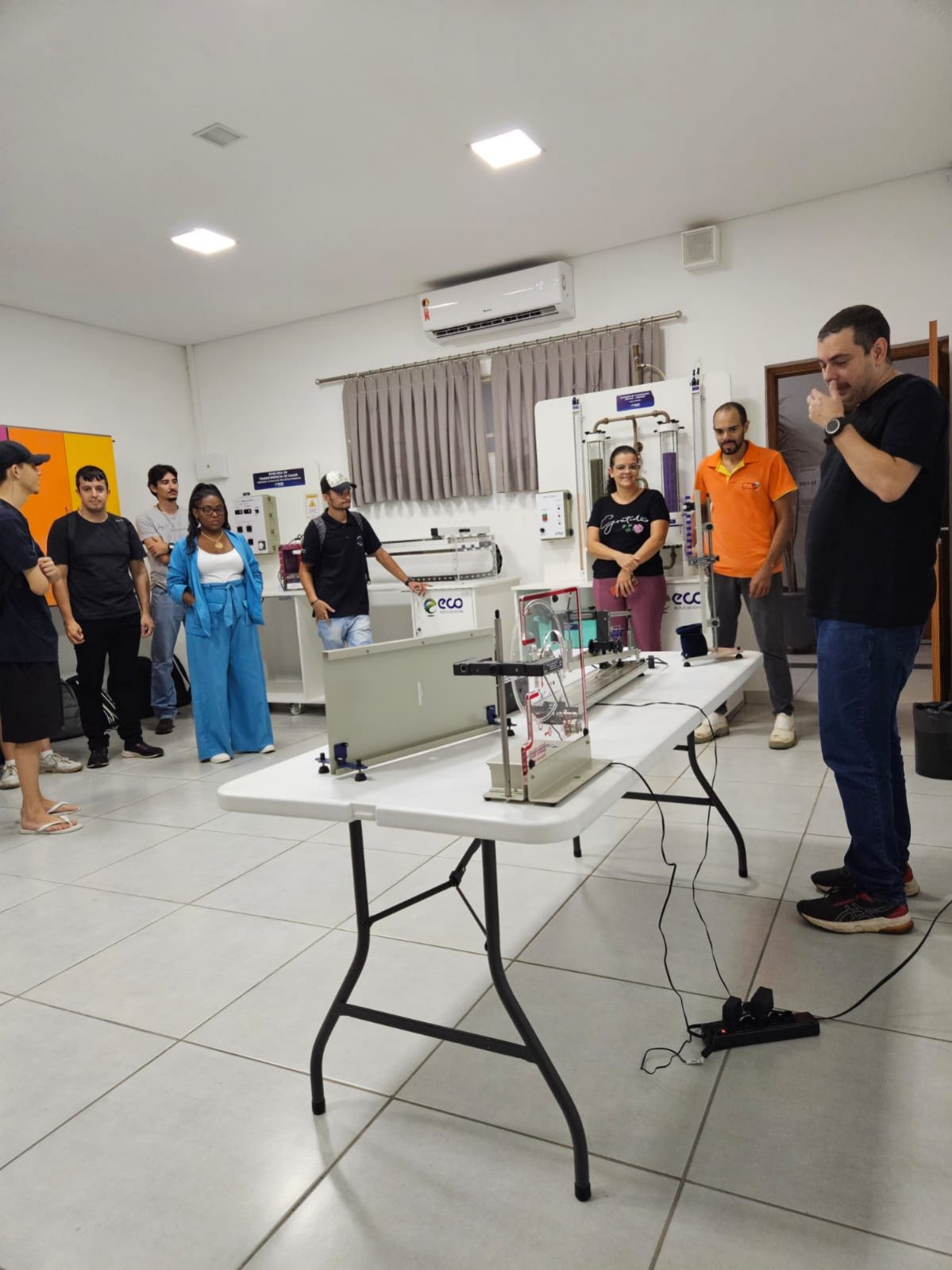 Alunos de Engenharia de Produção vivenciam conceitos de cinemática ...